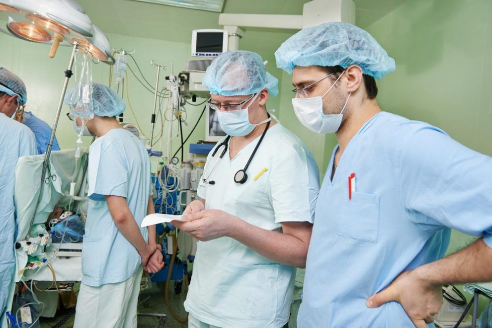 What Is a Neurosurgeon ? How Do I Become a Neurosurgeon ? -Charlies